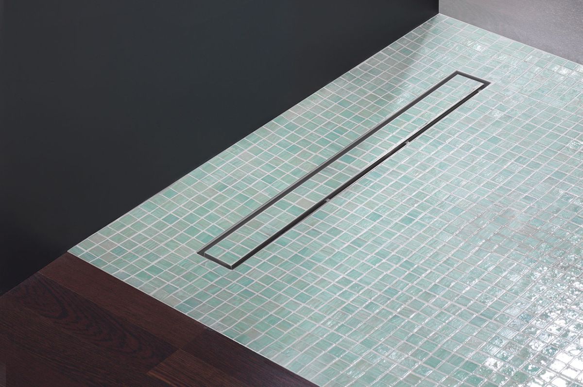 Floor element with shower channel, shower with tiled channel